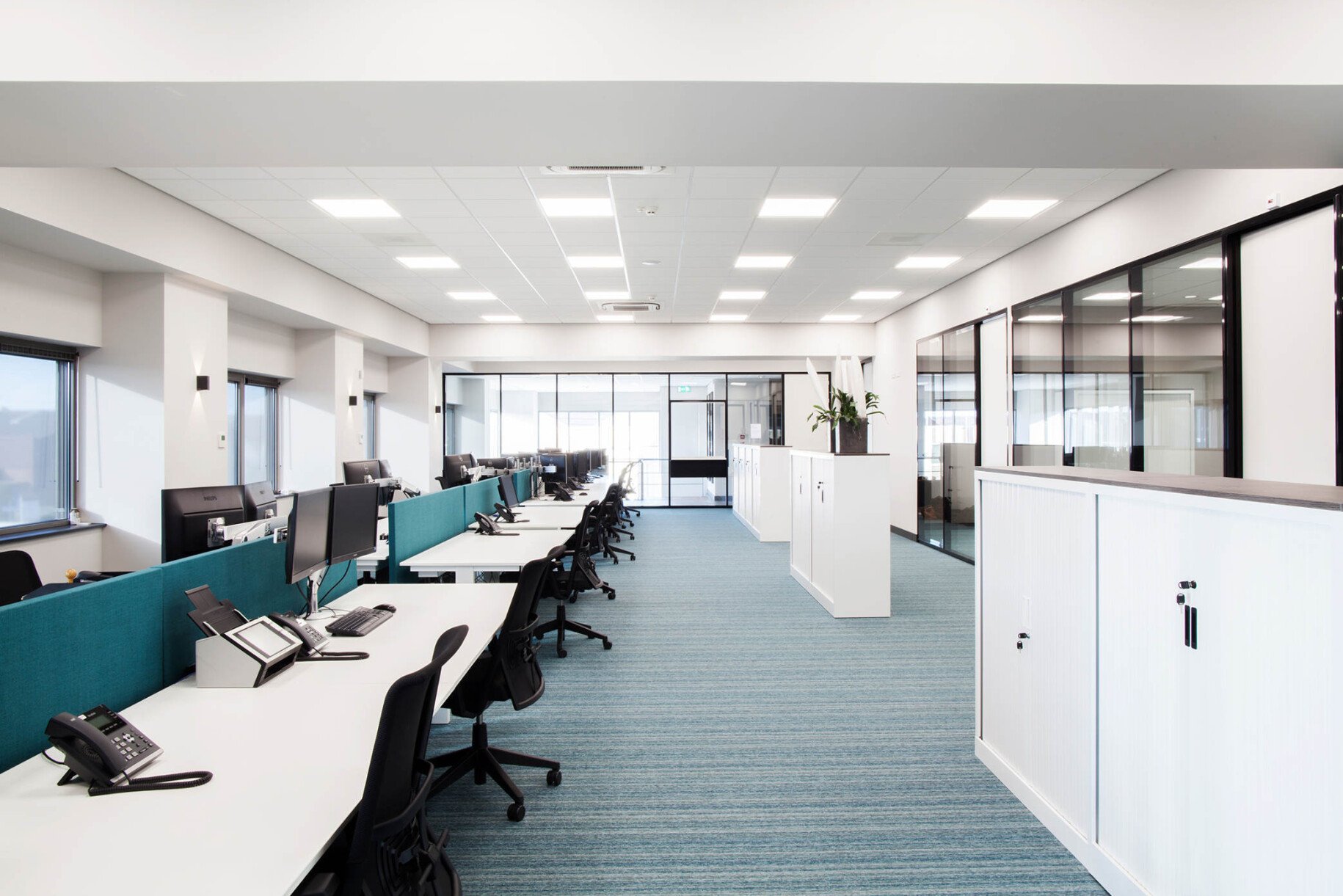 Voortman Hi Tee tafels en bureaus (B2B) - De Projectinrichter